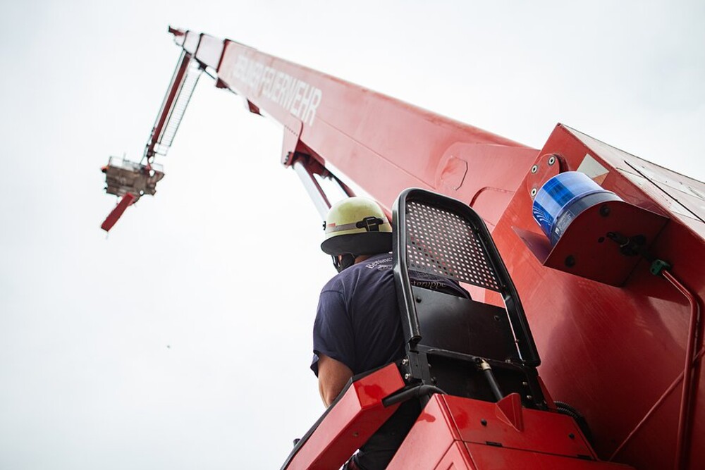 Feuerwehr Teleskopmast: Teleskopmasten Mit Drehstrom – QIZR